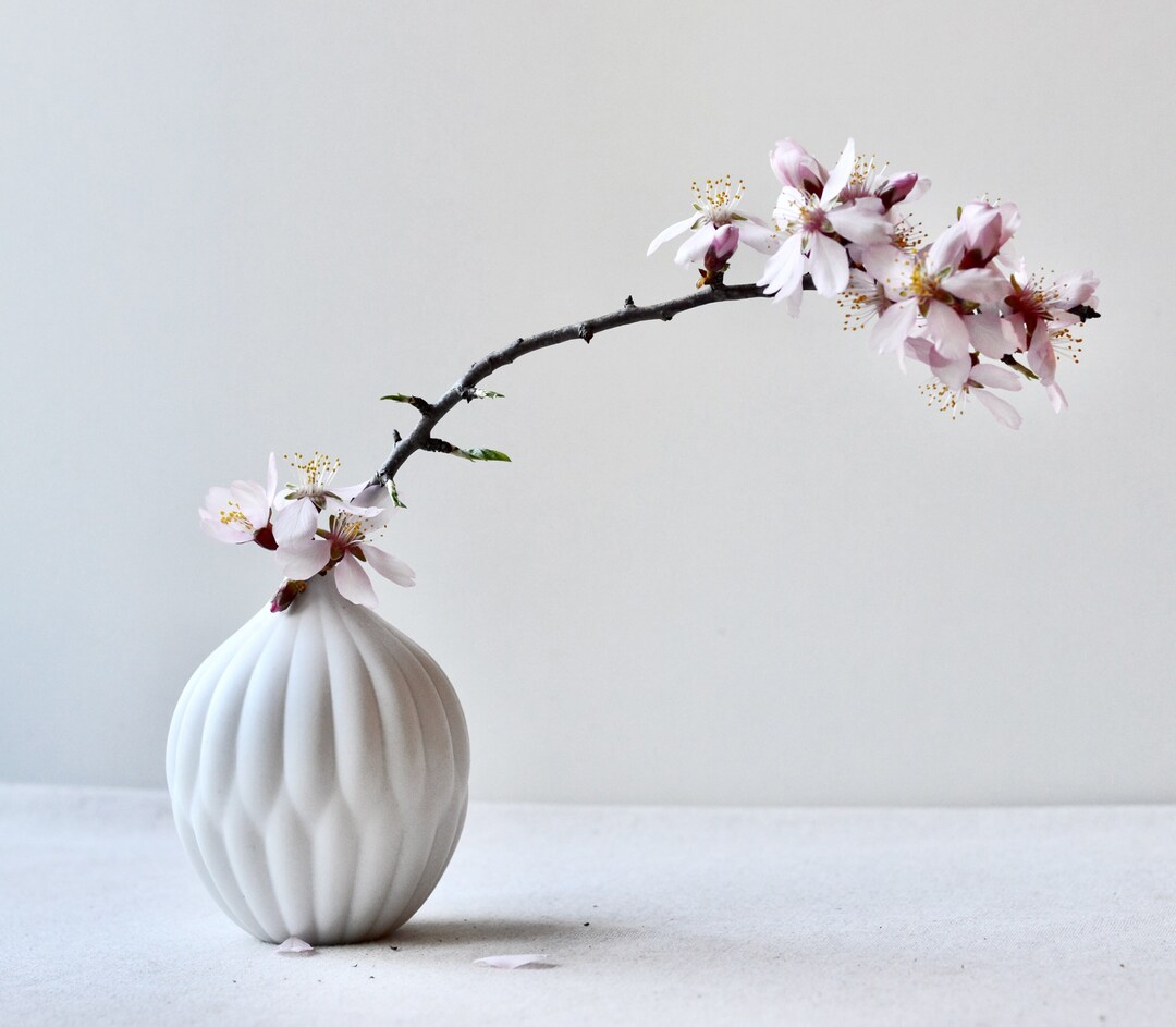 Small White Vase, Tiny Bud Vase, Porcelain Vase, Ceramic Vase, Modern Pottery, Ikebana Vase ...