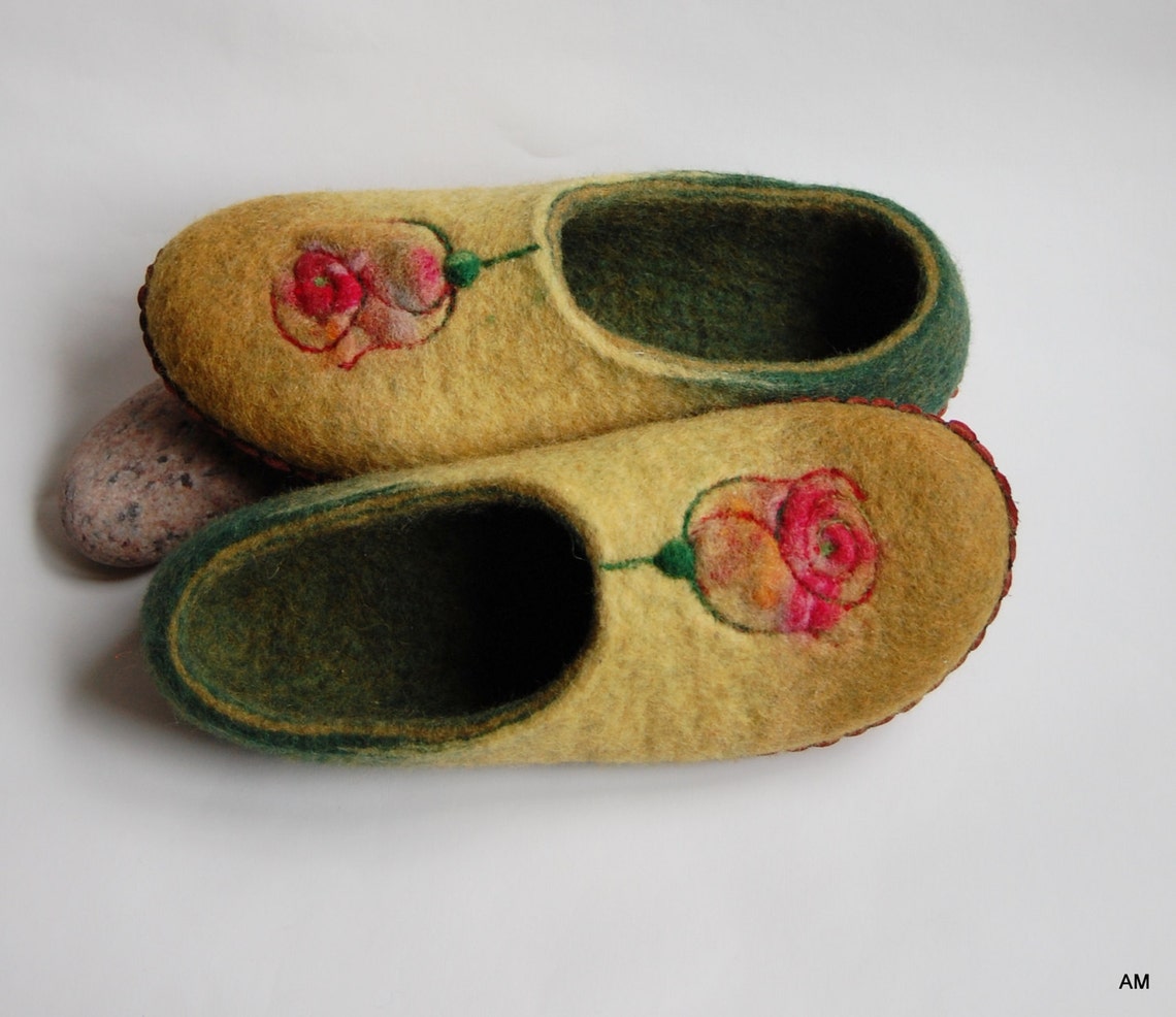 Womens Felted Slippers Roses Art Mossy Color Wool- Ready Size 5,5 US-35 ...