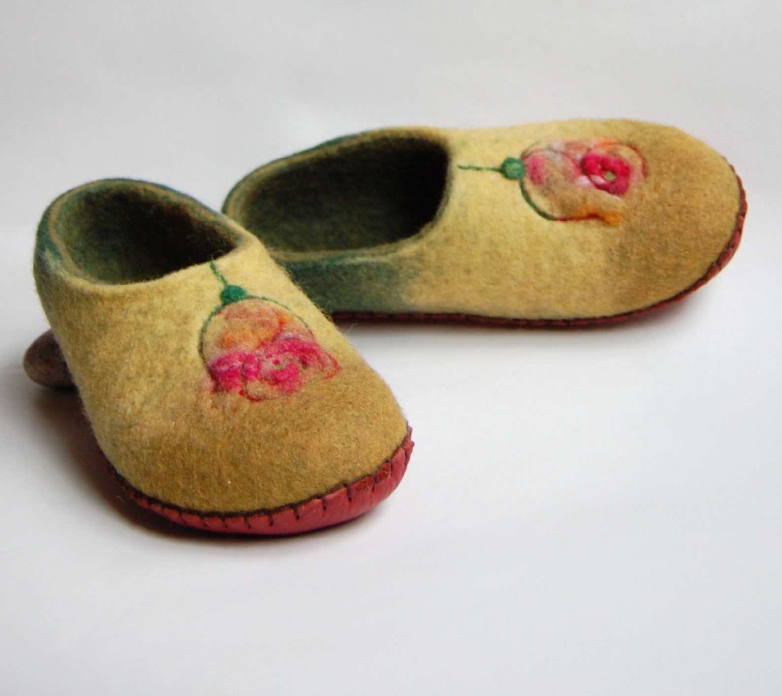 Womens Felted Slippers Roses Art Mossy Color Wool- Ready Size 5,5 US-35 ...