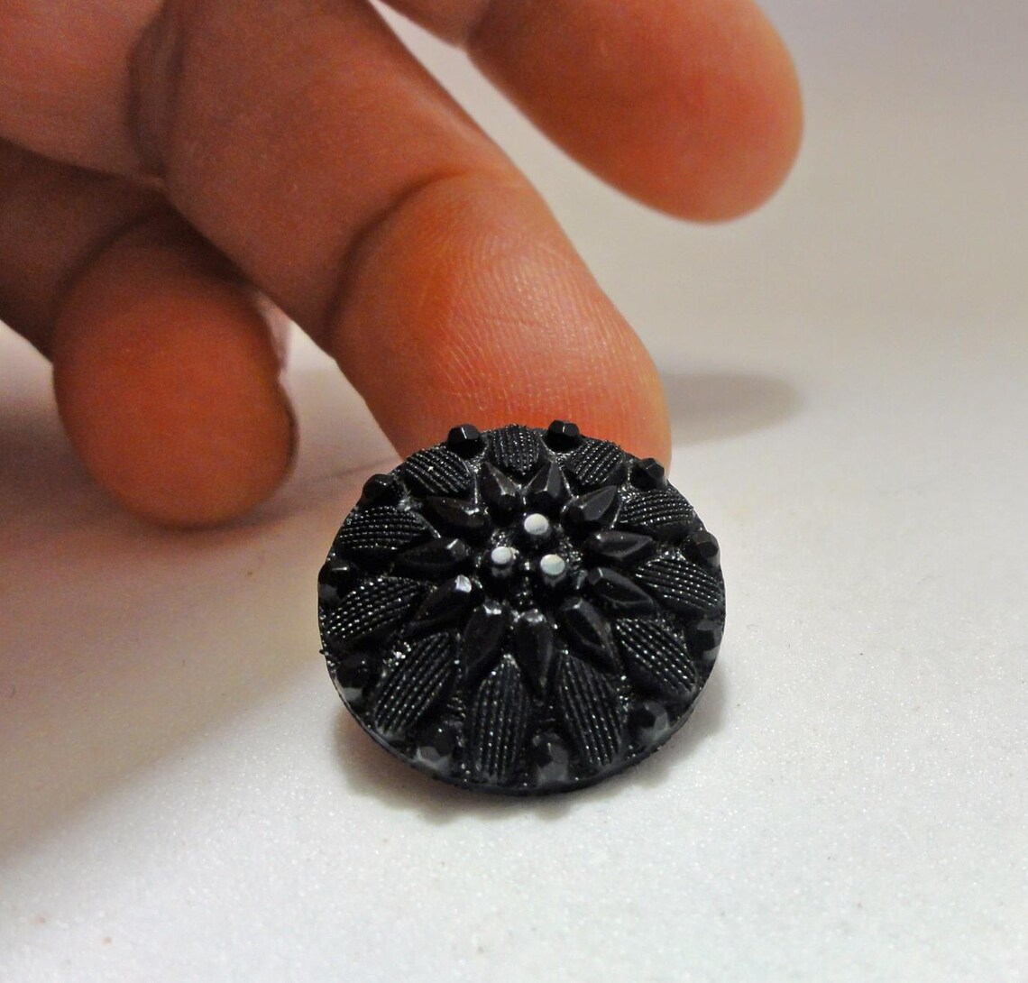 Vintage Carved Black Plastic Shank Buttons 3/4inch Lot of 5 Vintage ...