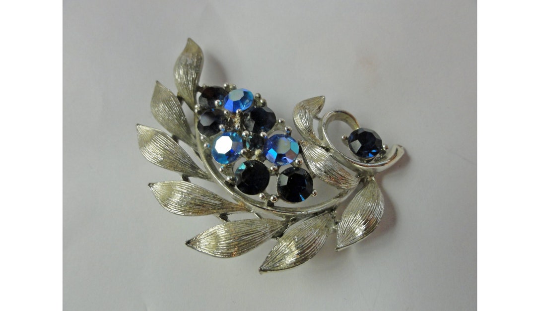 Vintage 1950s Lisner Brooch Deep Blue and Black Prong Set Rhinestone ...