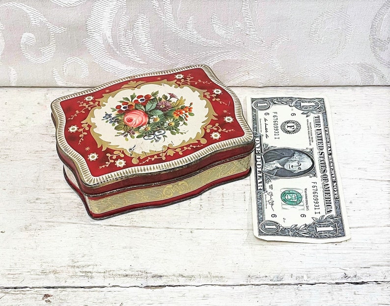 Small Vintage Tin in Red With Floral Art and Scalloped Sides - Etsy