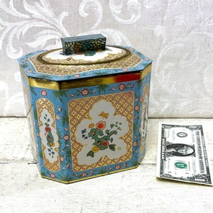 Beautiful Vintage Floral Tin in Blue & Pink English Floral Pattern ...