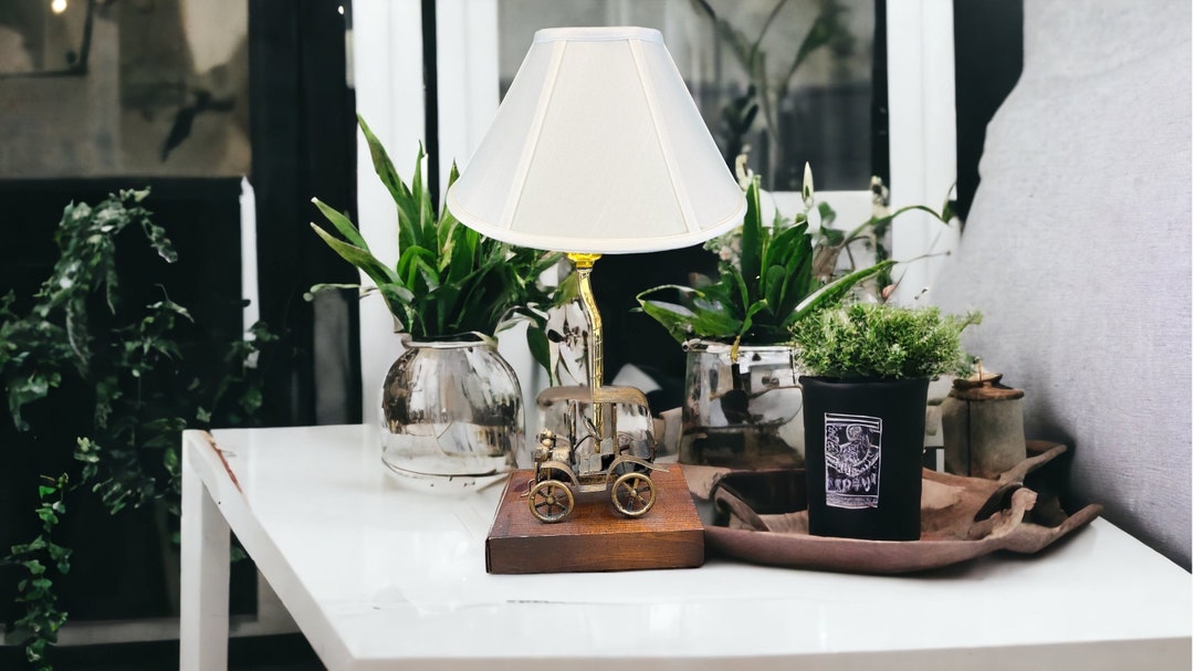 Vintage Model Car Lamp / Antique Car Table Lamp/ Metal Classic Car ...