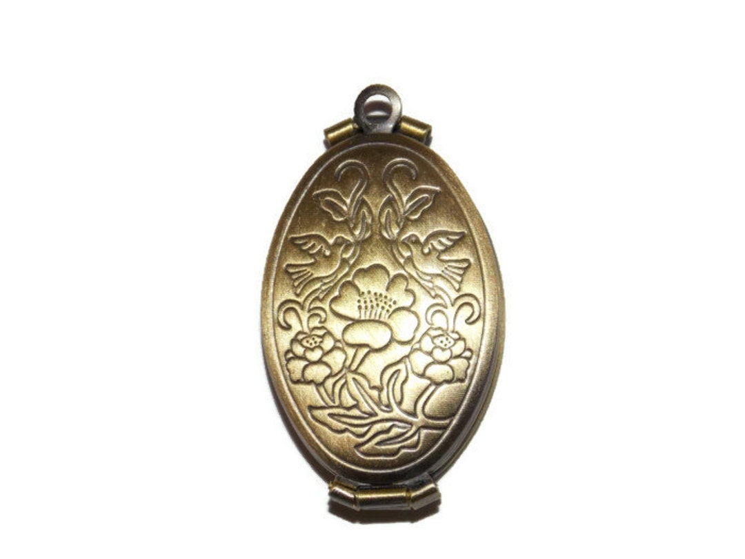 Four Picture Photo Locket / 33mm by 20mm / 1.25 X 3/4 Inch Folding ...