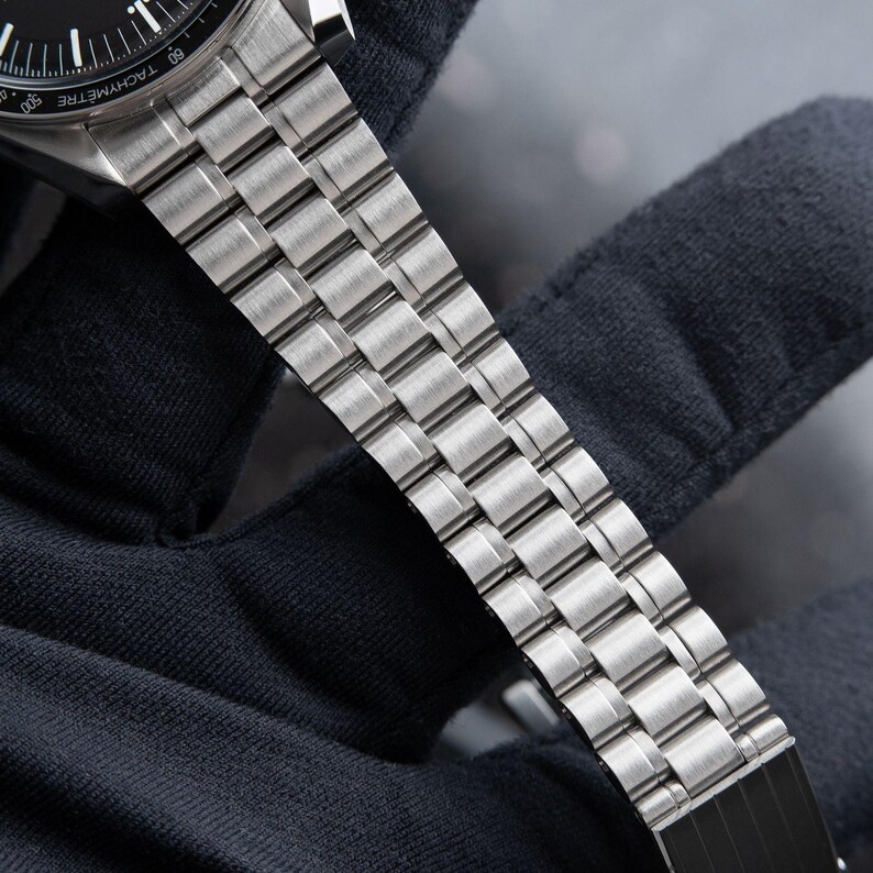 Omega Speedmaster Moonwatch Professional Co-axial Master Chronometer ...