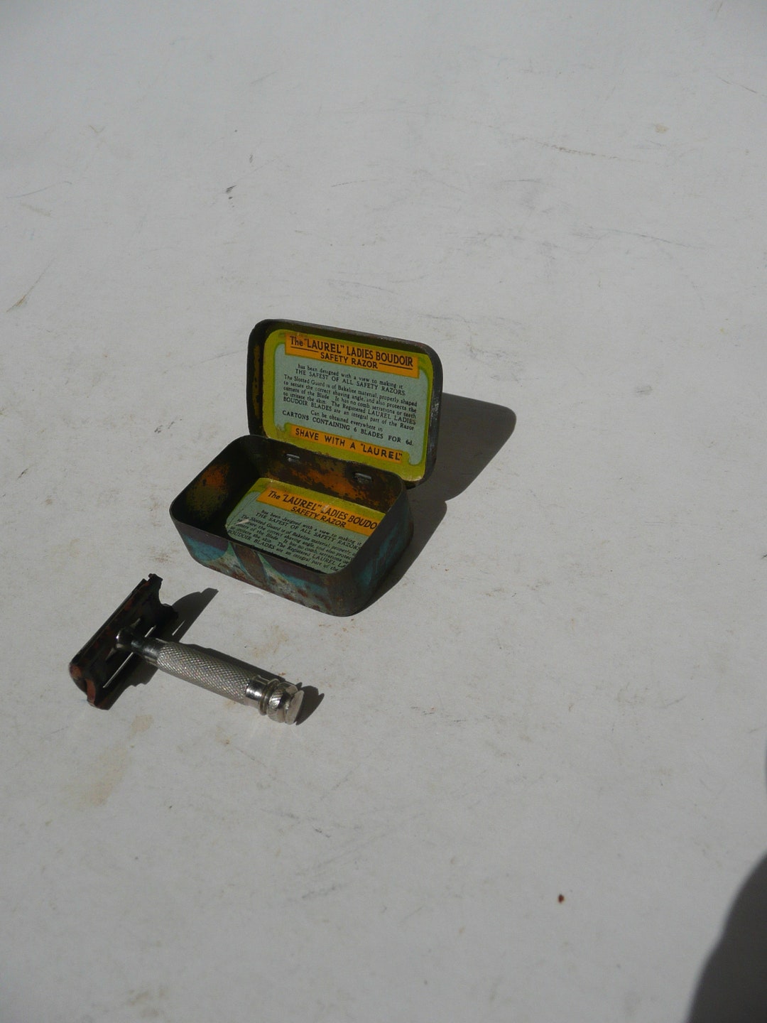 Late 1930s Ladies Boudoir Miniature Safety Razor by Laurel English Made ...