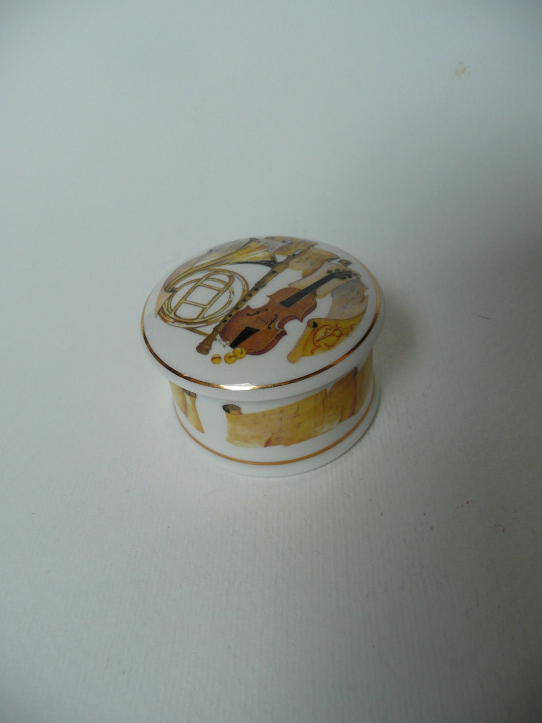Fine Bone China Objets D' Art, Made in England Trinket Box With Musical ...