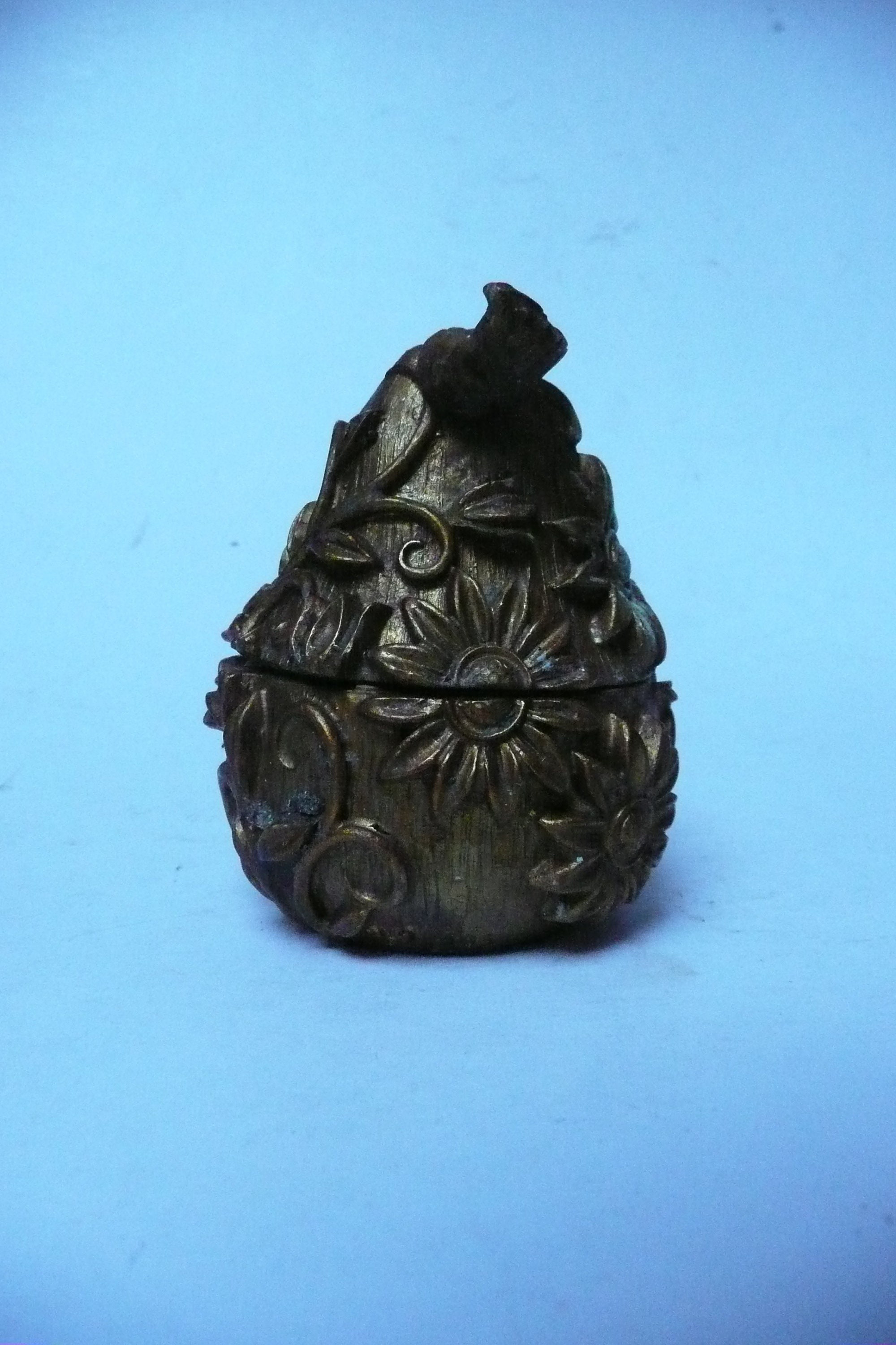 Vintage Resin Pear Shaped Ornate Trinket Box in Venetian Gold - Etsy Norway