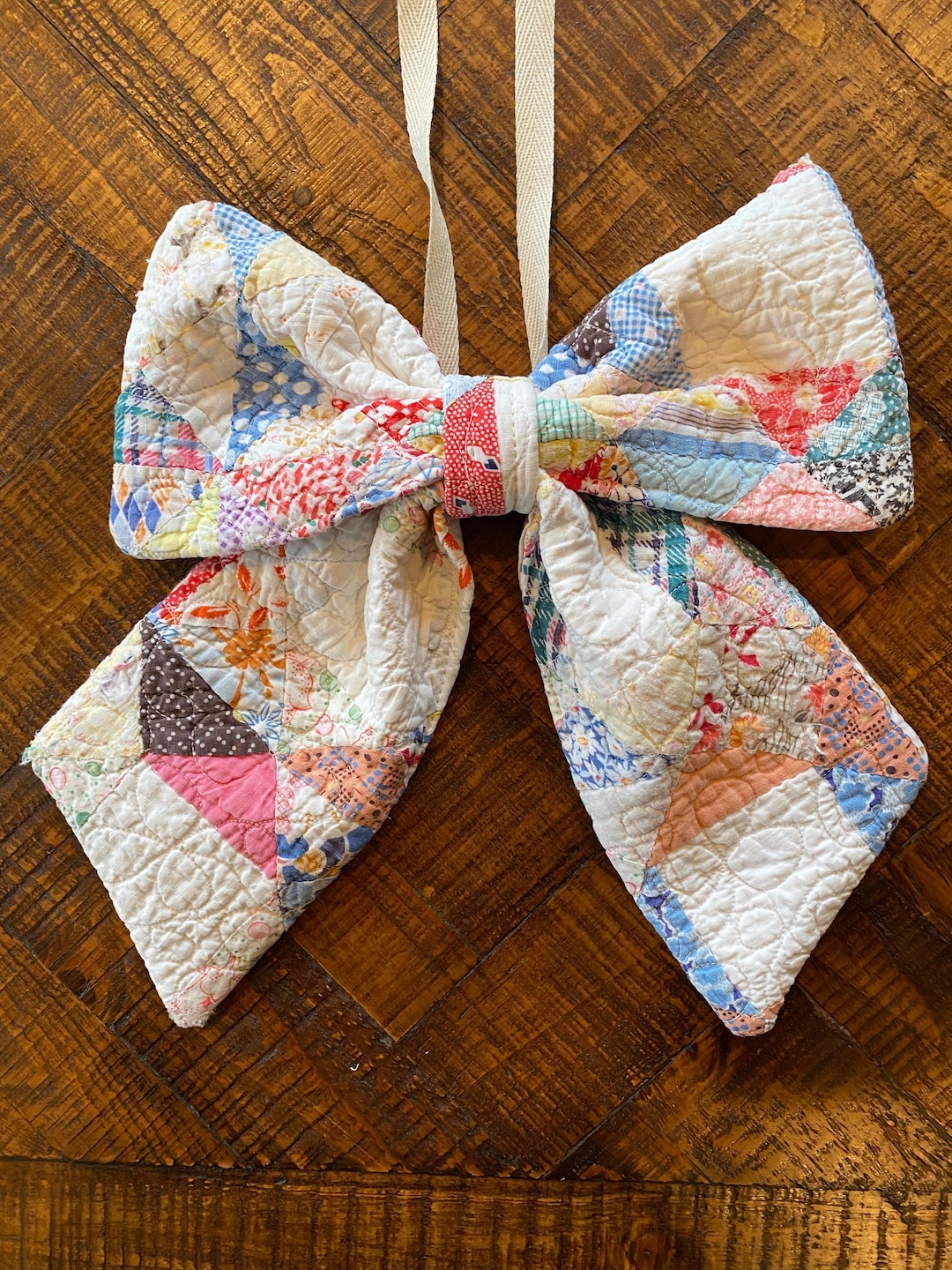 ANTIQUE QUILT Hanging Bow/ Charmingly Tattered/ Cottage Farmhouse ...