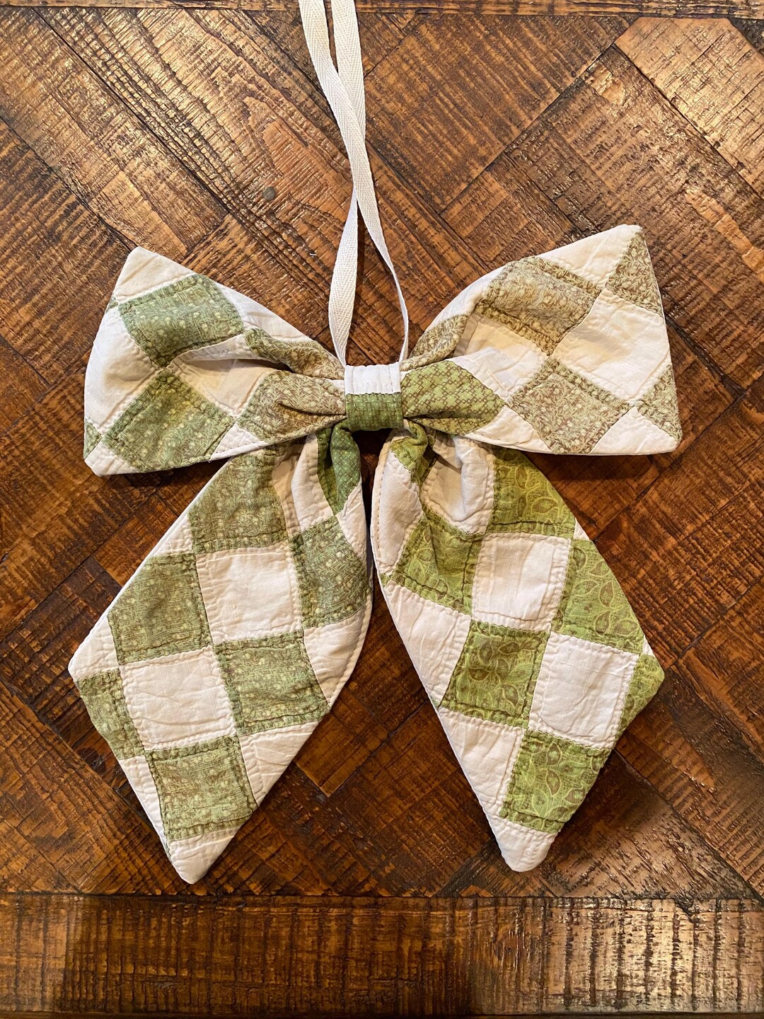 ANTIQUE FADED GREEN Quilt Hanging Bow/ Charmingly Tattered/ Cottage ...