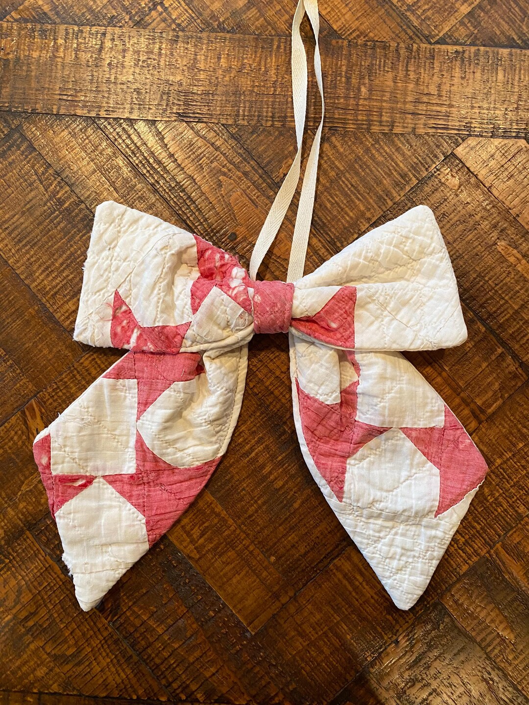 ANTIQUE FADED RED Quilt Hanging Bow/ Charmingly Tattered/ Cottage ...