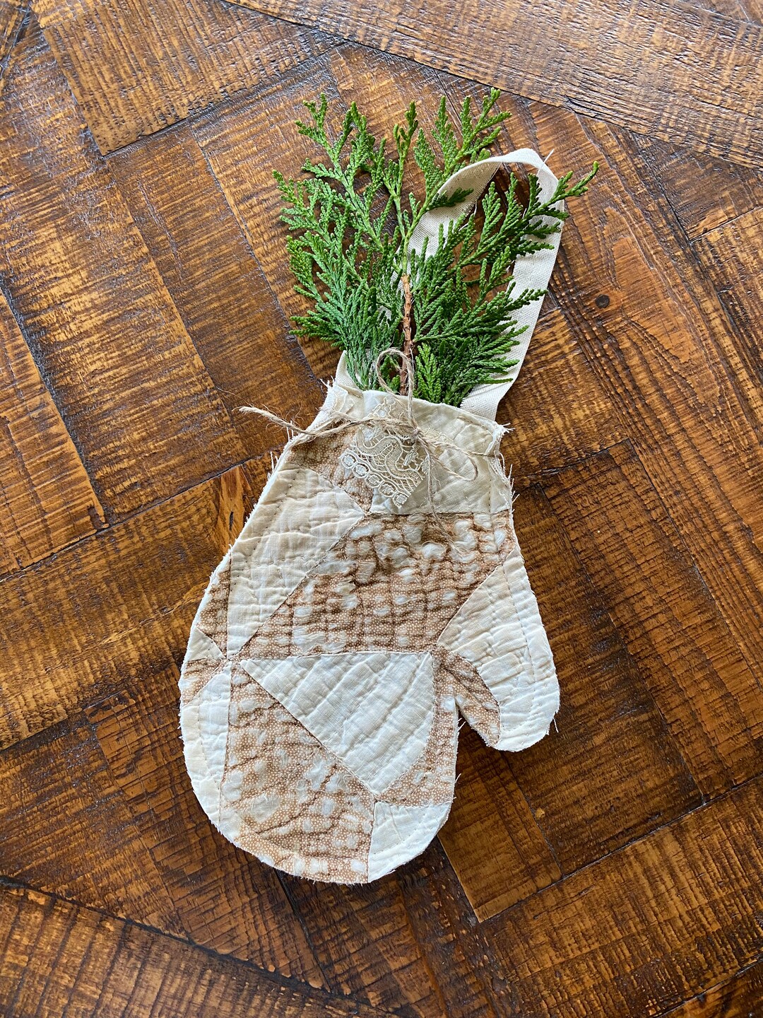ADORABLE ANTIQUE QUILT Hanging Mitten With Fresh Greenery From My Trees ...
