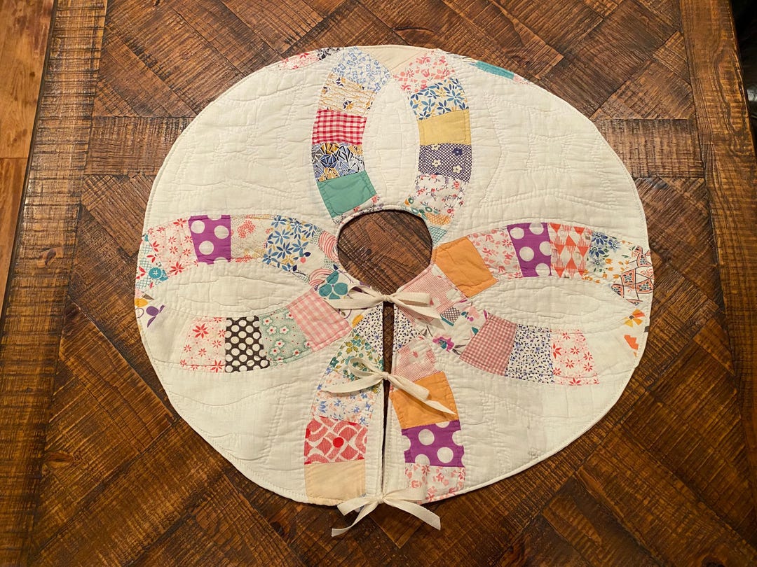SMALL ANTIQUE Quilt Tree Skirt/ Rare Wedding Ring Quilt./ Cottage ...