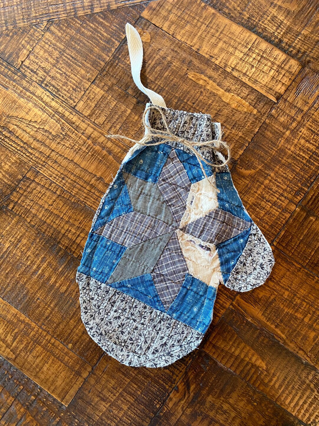 ANTIQUE QUILT Hanging Mitten/ Super Cool Charmingly Tattered Quilt - Etsy