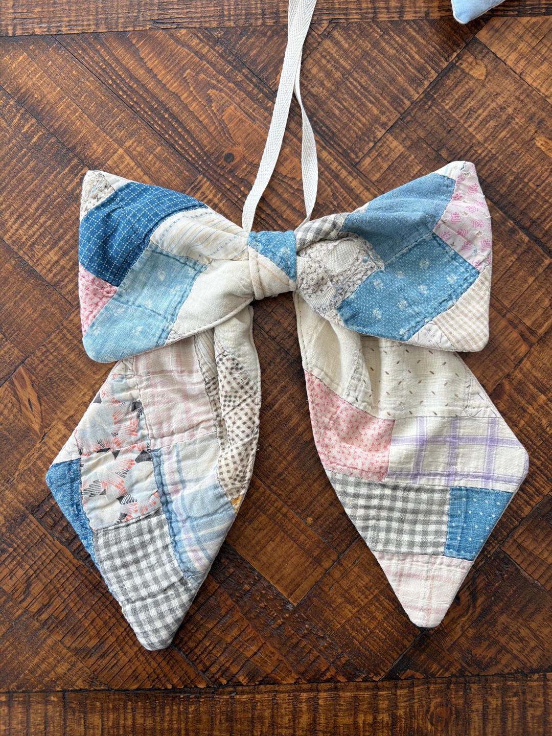 NEW SIZE ANTIQUE Quilt Hanging Bow/ Charmingly Tattered - Etsy