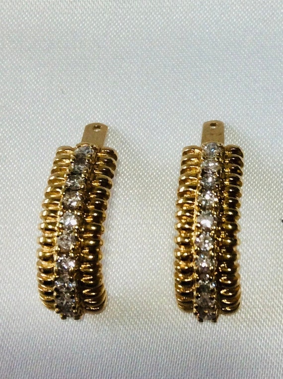 scalloped edged yellow gold - Gem