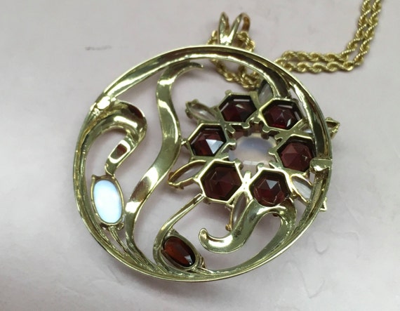 Antique Garnet and Moon Stone Pendant and Chain in 14… - Gem