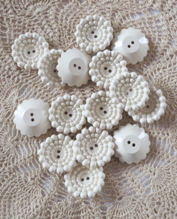 15 BUTTONS VINTAGE 1930-1940 Raised Molded Fluted Cel… - Gem