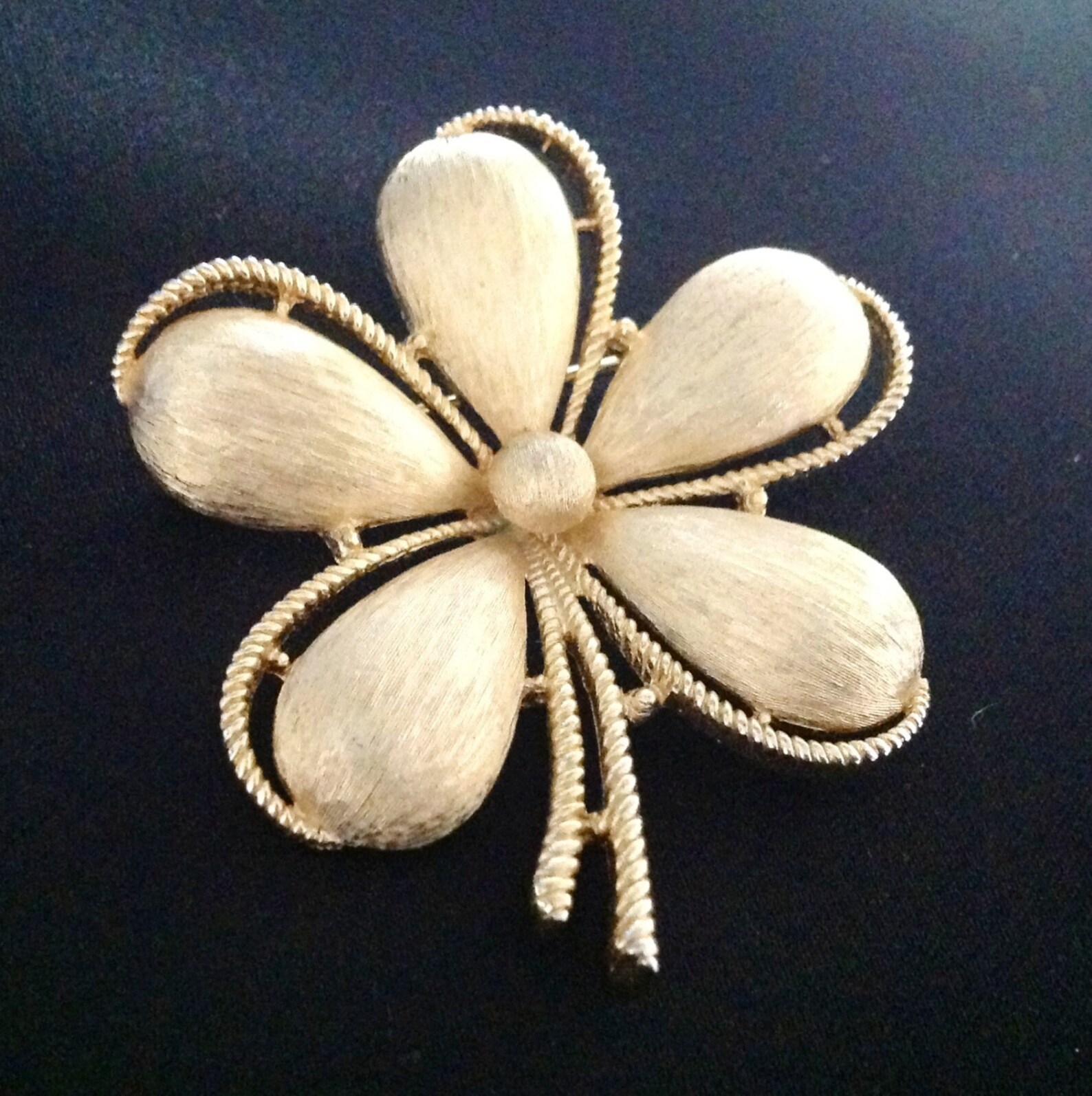 Vintage Trifari Flower Brooch. signed - Etsy