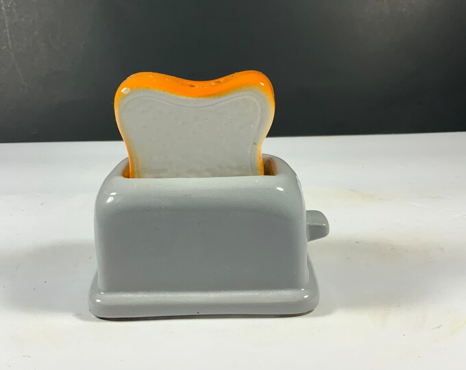 Vintage TOASTER/BREAD SHAKERS, Salt /pepper Shaker Set, Decor, Kitchen ...