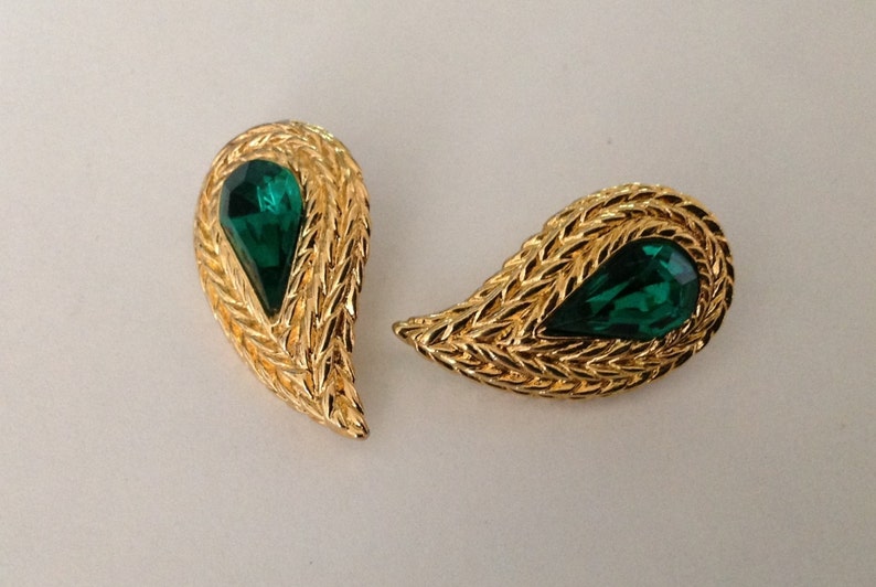 Vintage Emerald Green Teardrop Swirl Earrings - Etsy Vintage Emerald Green Teardrop Swirl Earrings - Etsy