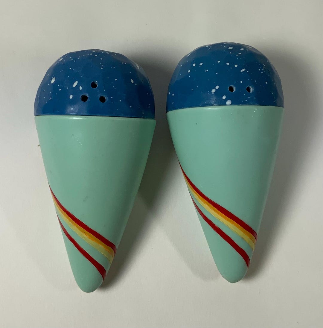 Vintage SNOW CONE SHAKERS Ice Cream Cone Salt and Pepper Kitchenware ...
