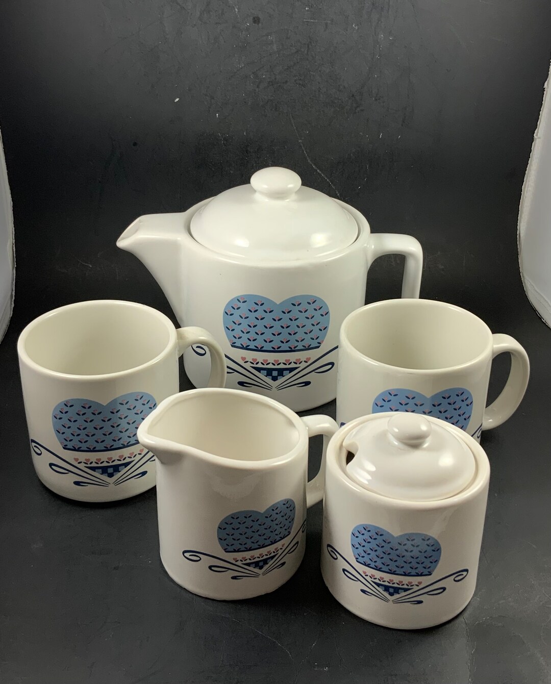 Vintage “HEART of the COUNTRY” TEAPOT Set W/ Sugar, Creamer & Cups, (7 ...
