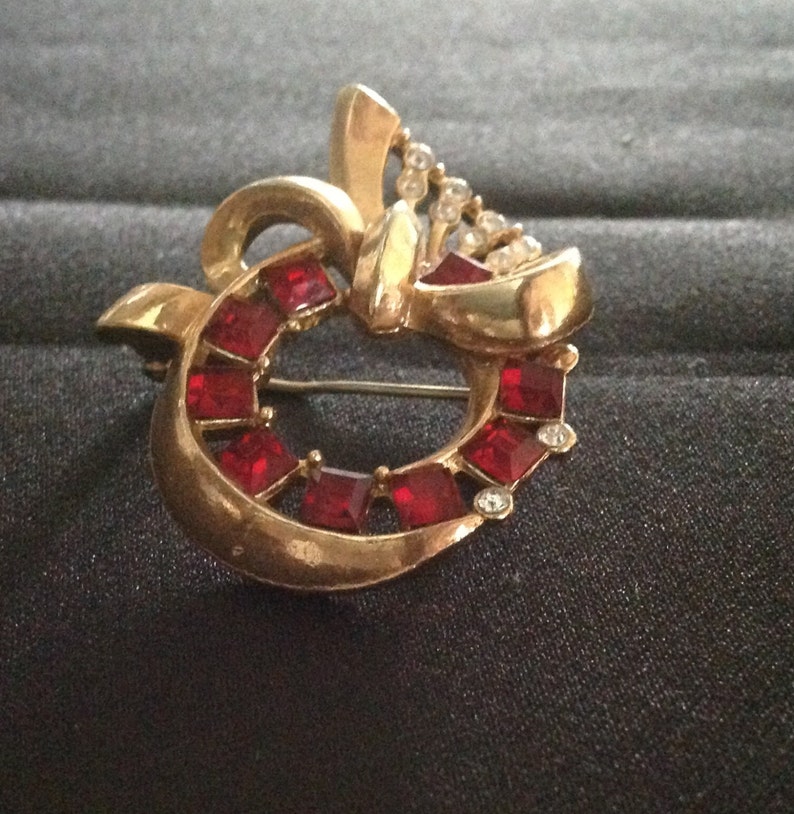 Vintage Circular Ribbon Brooch W/ Ruby Red Rhinestones Brooch - Etsy