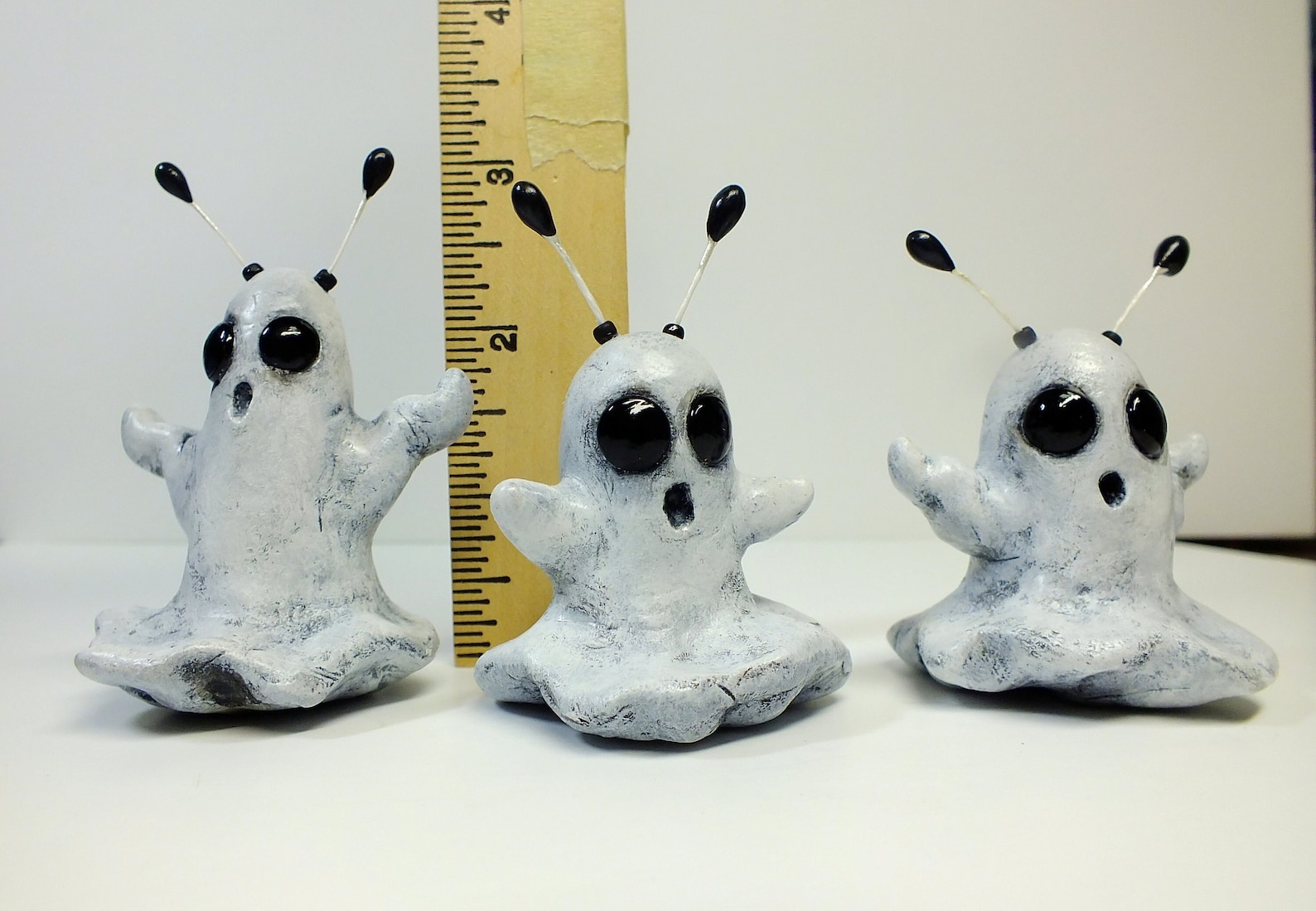 Hand-sculpted Alien Ghost Figurine Desk Buddy for Spooky and Cute ...