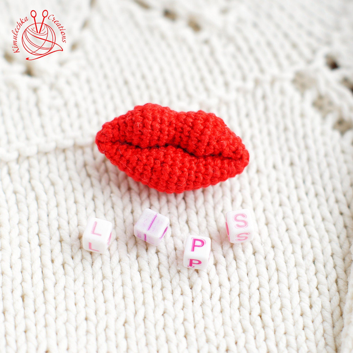 Gehäkelte Brosche Lippen Amigurumi Smile. Handgemachte rote Brosche ...