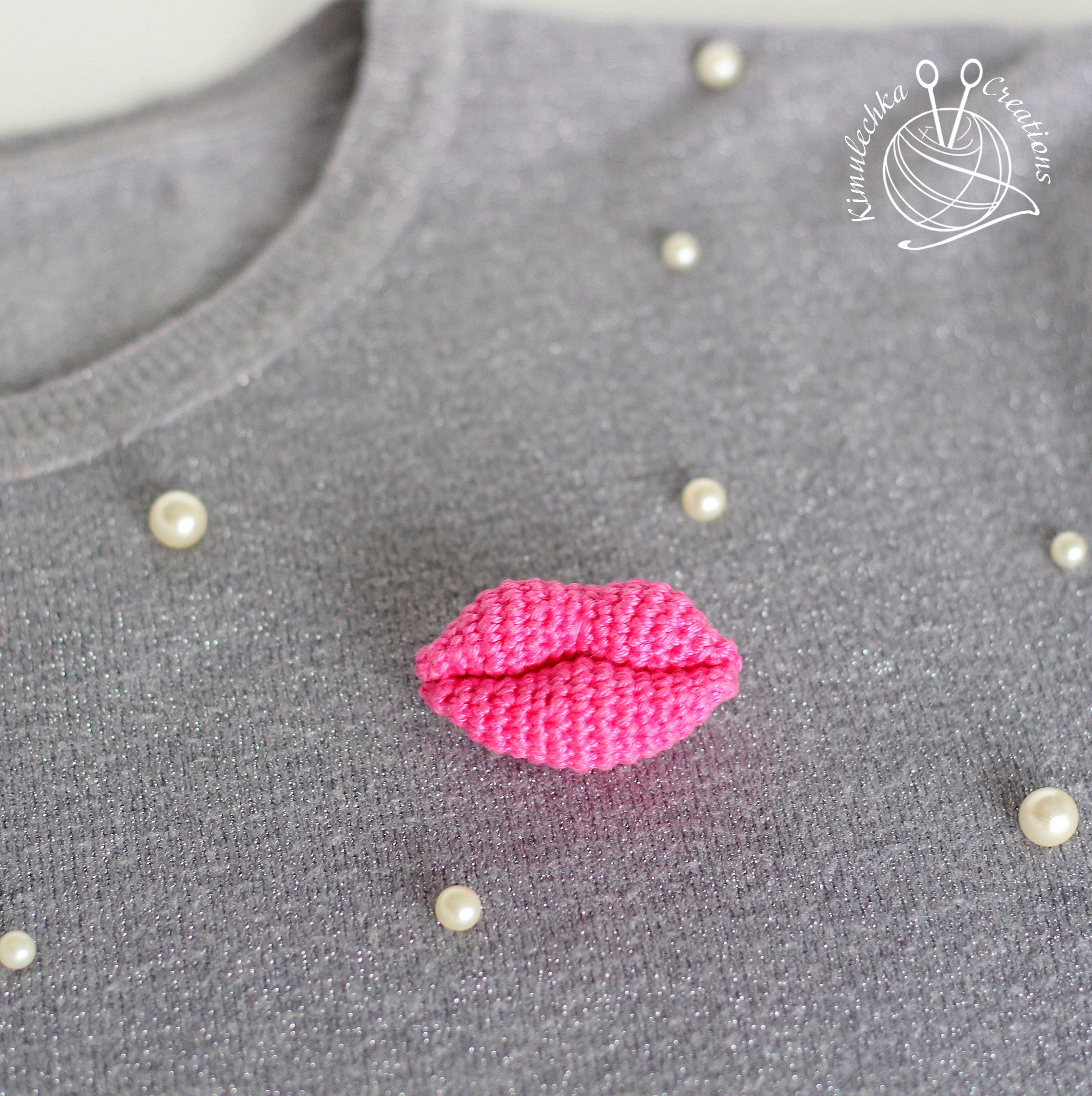 Gehäkelte Brosche Lippen Amigurumi Smile. Handgemachte rote Brosche ...