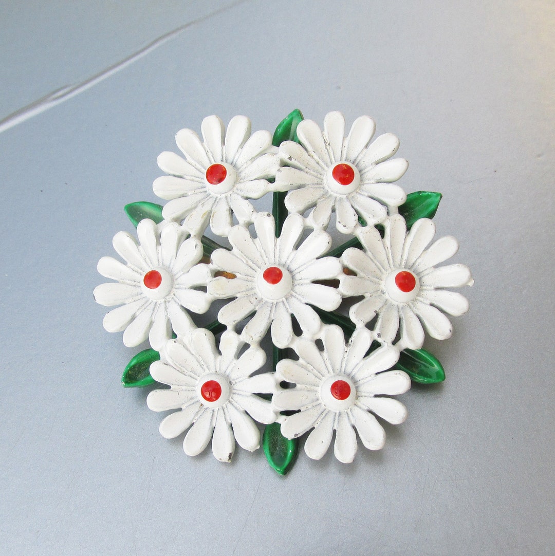 Mid-century 1960s Vintage 6 DAISY Enamel Circle Pin Brooch - Etsy