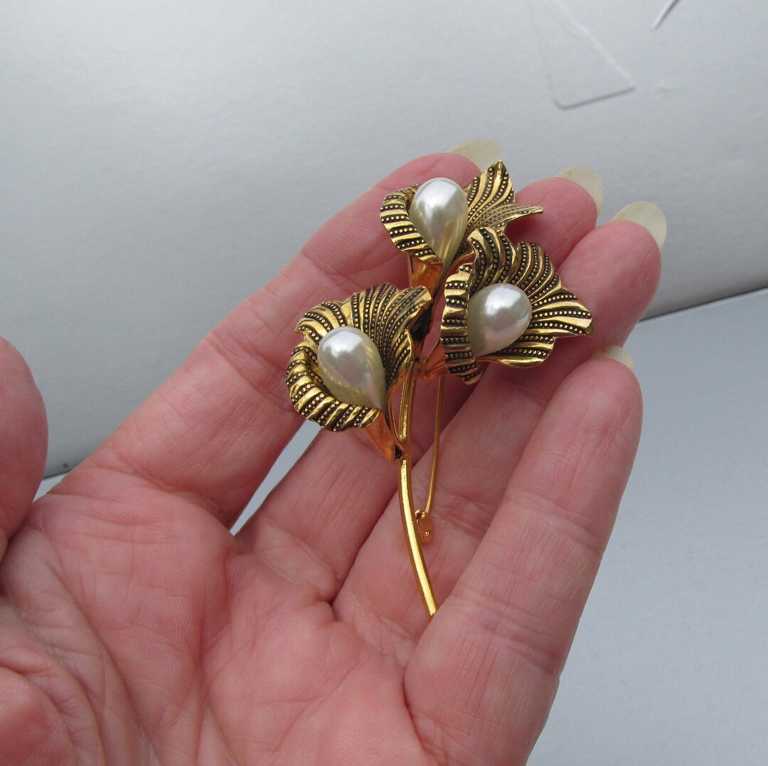 Vintage Spanish Damascene LILY Flower Faux Pearl Pin Brooch, NEW Old ...