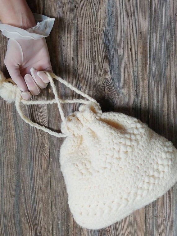 1970s Cream Crochet Drawstring Purse | Vintage 70s Po… - Gem