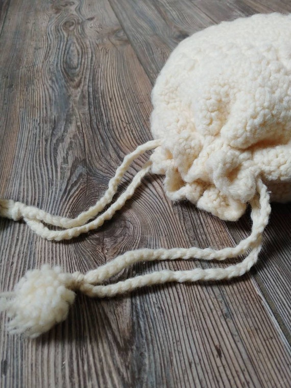1970s Cream Crochet Drawstring Purse | Vintage 70s Po… - Gem