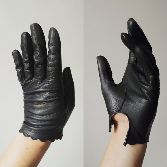 1950s Black Leather Driving Gloves | Vintage 50s Scal… - Gem