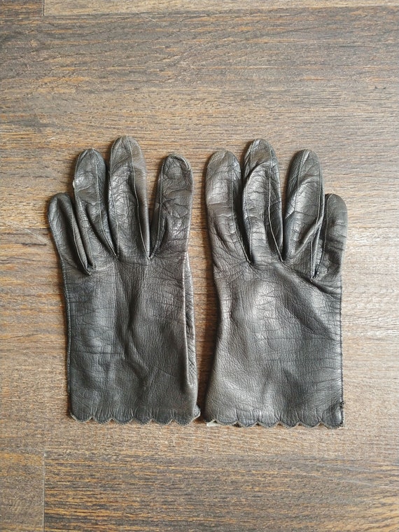 1950s Black Leather Driving Gloves | Vintage 50s Scal… - Gem