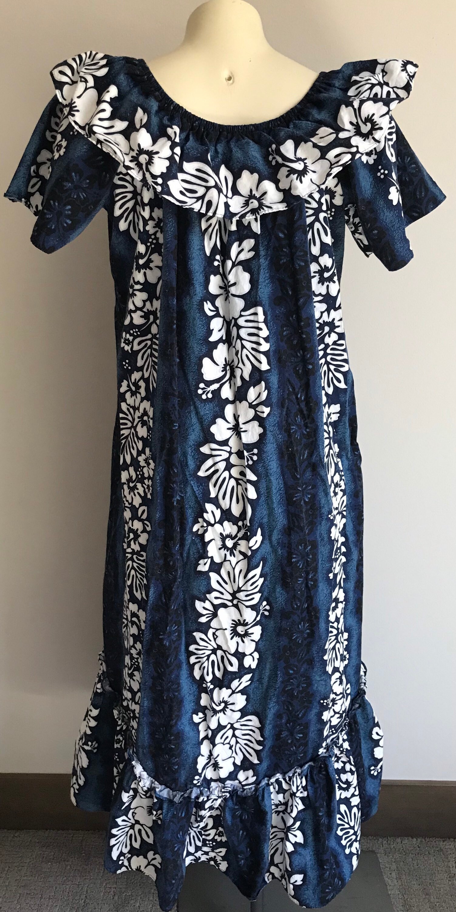 Vintage Hawaiian Muumuu Size Medium | Etsy