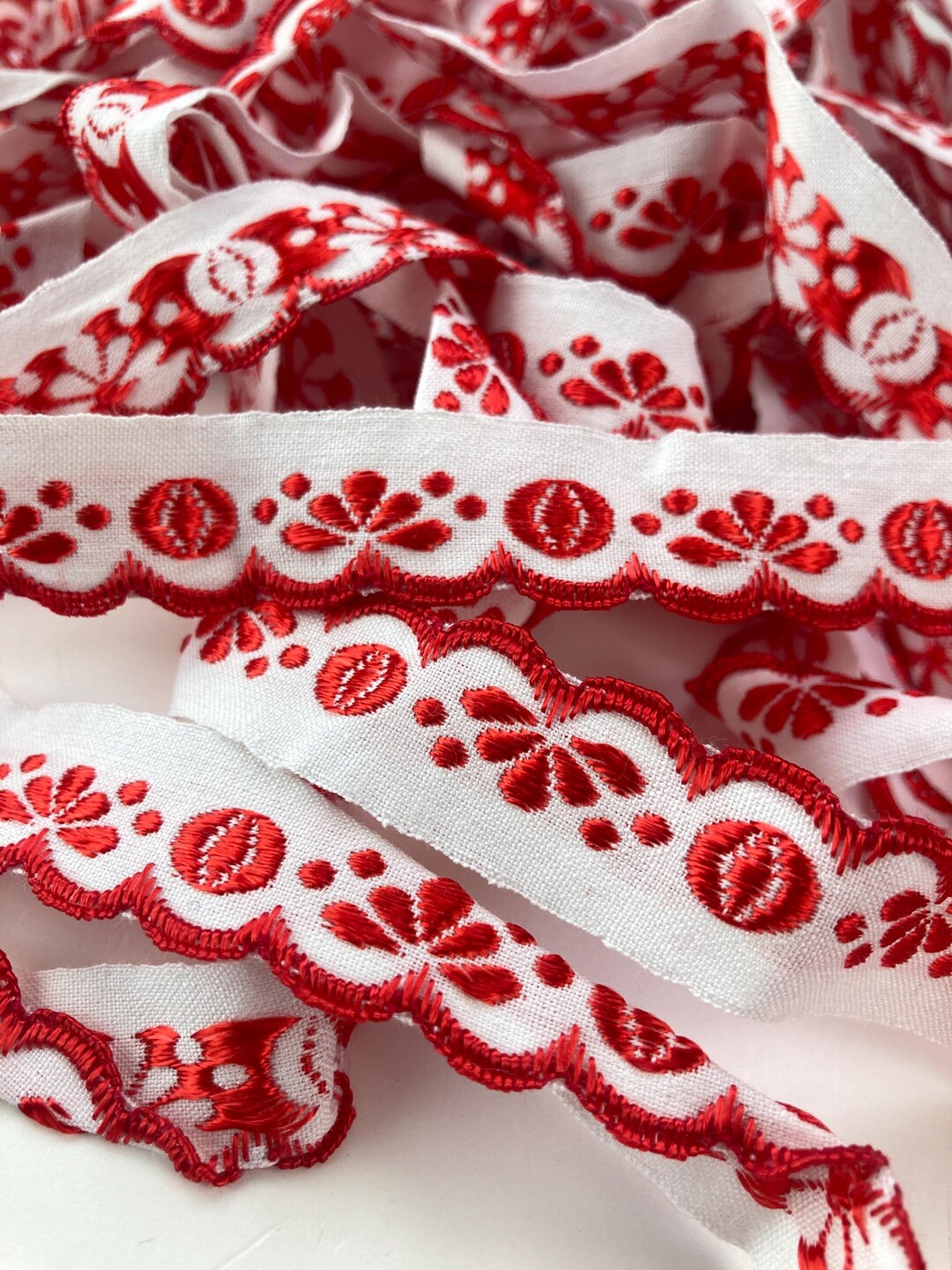 Red and White Floral Ribbon - 1/2" 15mm Ornamental Embroidery Ribbon ...