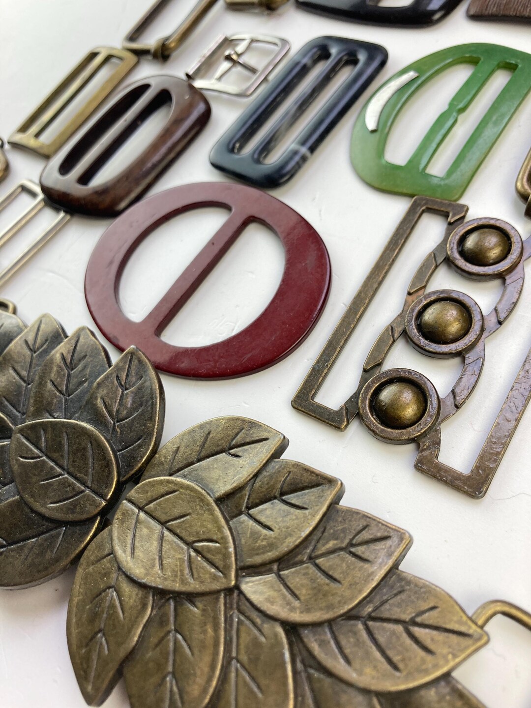 19 Vintage Buckles - Variety of Plastic and Metal Belt Buckles in ...