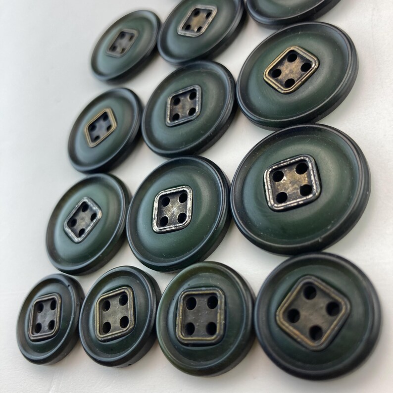 14 Green Buttons 18-22mm - 6/8 and 7/8", Plastic and Metal 4 Hole ...
