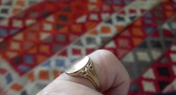 Antique gold signet ring foliate acanthus leaf symbol… - Gem