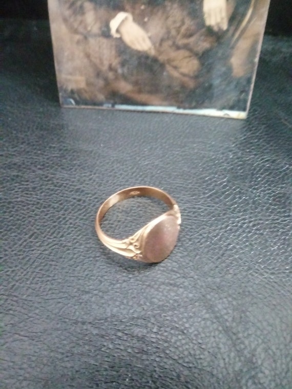 Antique gold signet ring foliate acanthus leaf symbol… - Gem