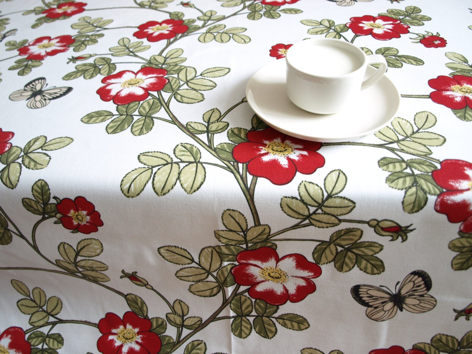 Tablecloth Red Roses Flowers Butterfly Green Leaves Floral - Etsy