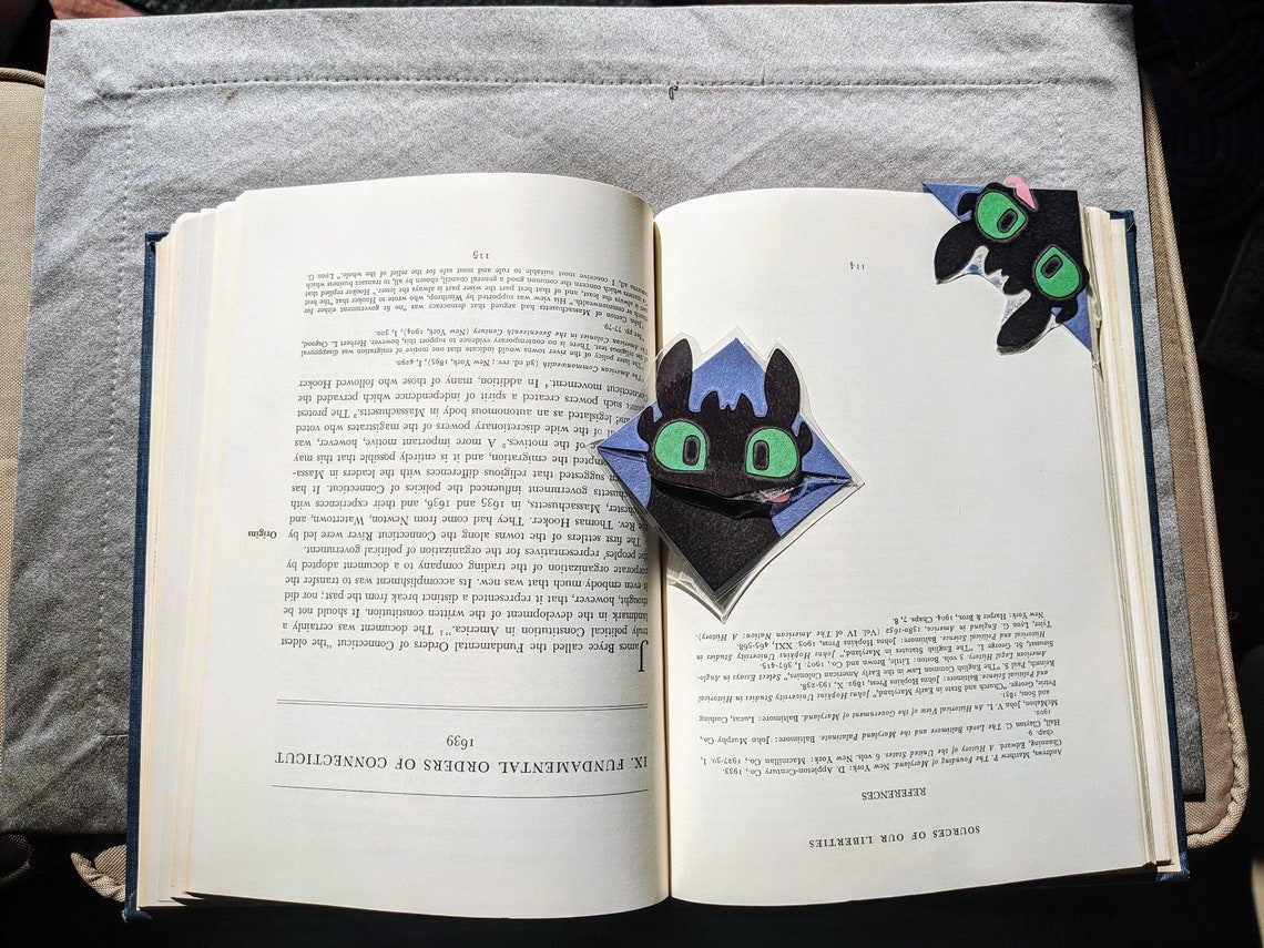 Toothless How to Train Your Dragon Laminated Corner Bookmark | Etsy