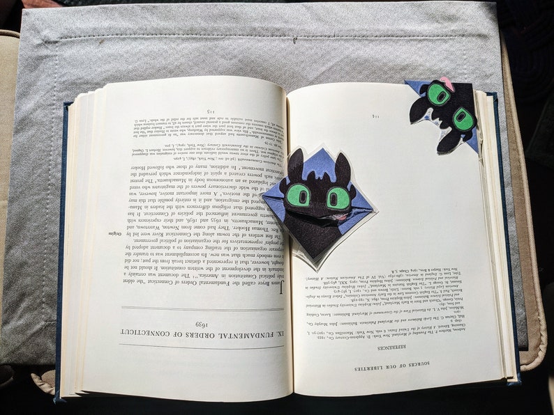 Toothless How to Train Your Dragon Laminated Corner Bookmark | Etsy