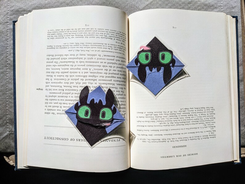 Toothless How to Train Your Dragon Laminated Corner Bookmark | Etsy