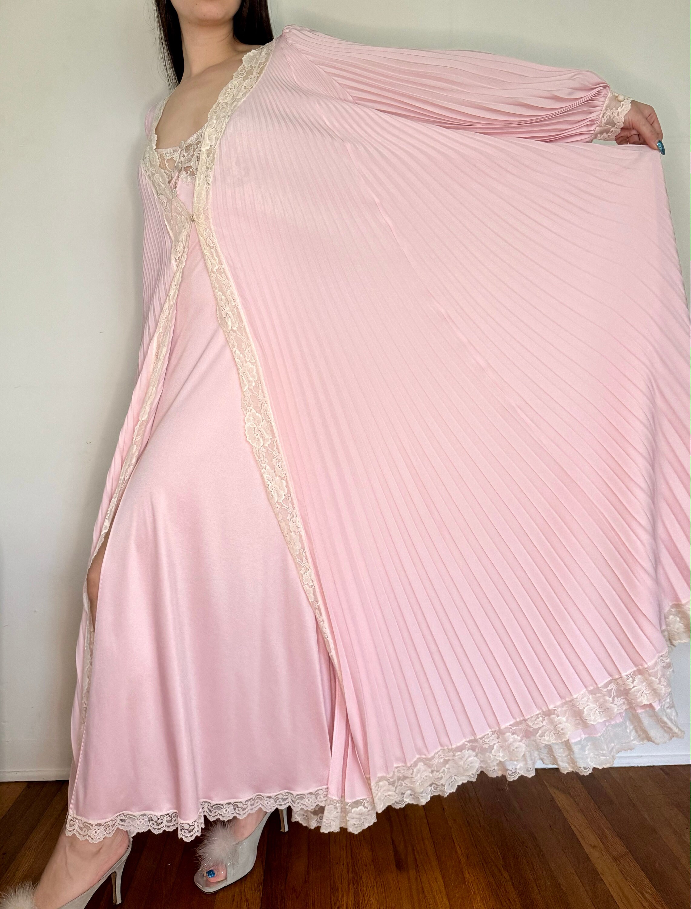 Vintage 60's LUCIE ANN Pink Pleated Robe With Lace Trim - Etsy