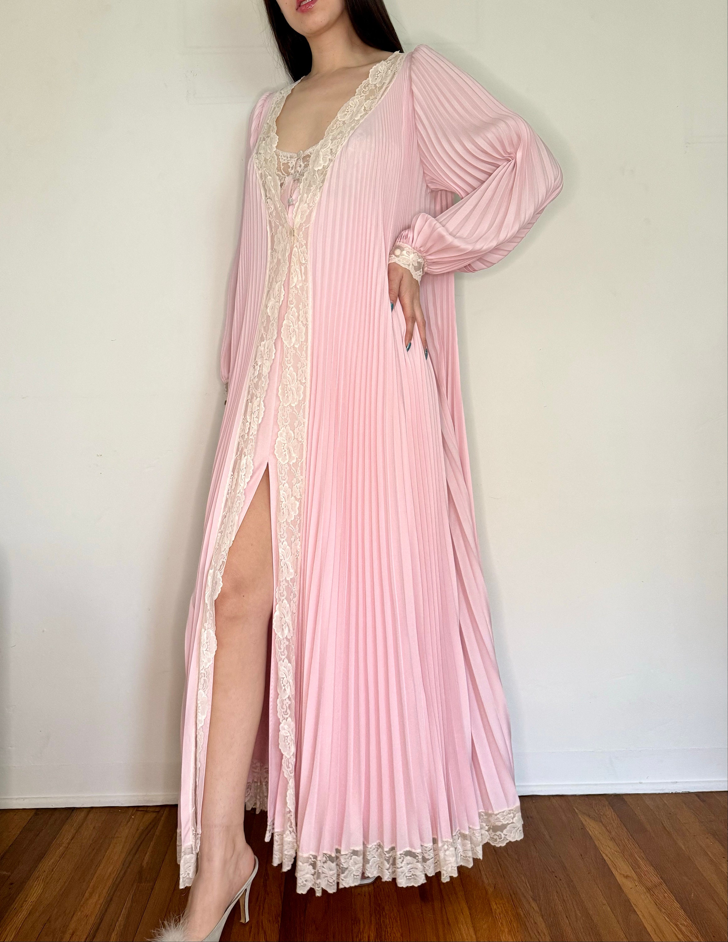 Vintage 60's LUCIE ANN Pink Pleated Robe With Lace Trim - Etsy